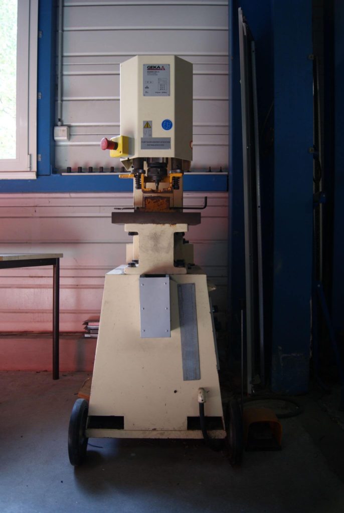 POINCONNEUSE-HYDRAULIQUE - DE.MAN